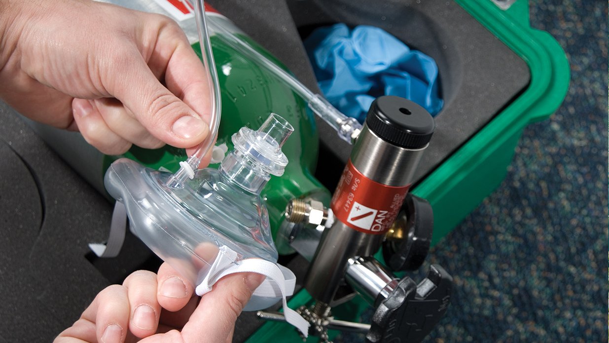 Emergency Oxygen Provider - International Scuba