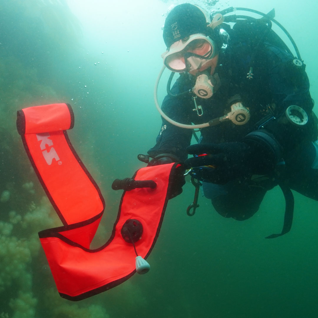 DSMB Diver - International Scuba